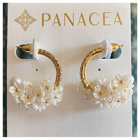 Panacea Cache | Jewelry | Panacea Gold And White Floral Cluster Crystal ...